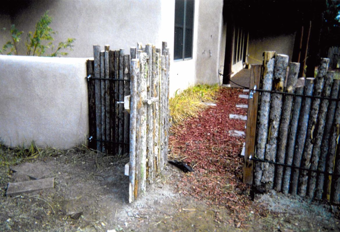 Santa Fe Coyote Fencing - Call Now - Free Estimates